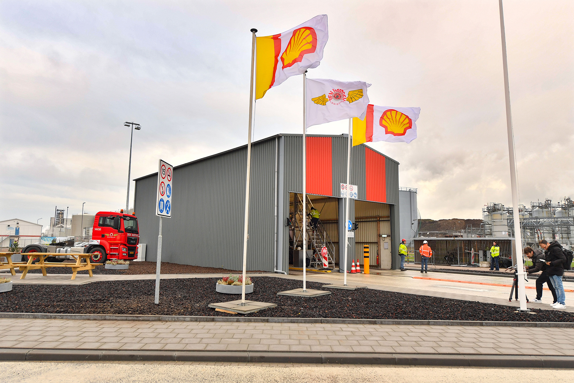 Opening of new Logistics Service Center in Rotterdam